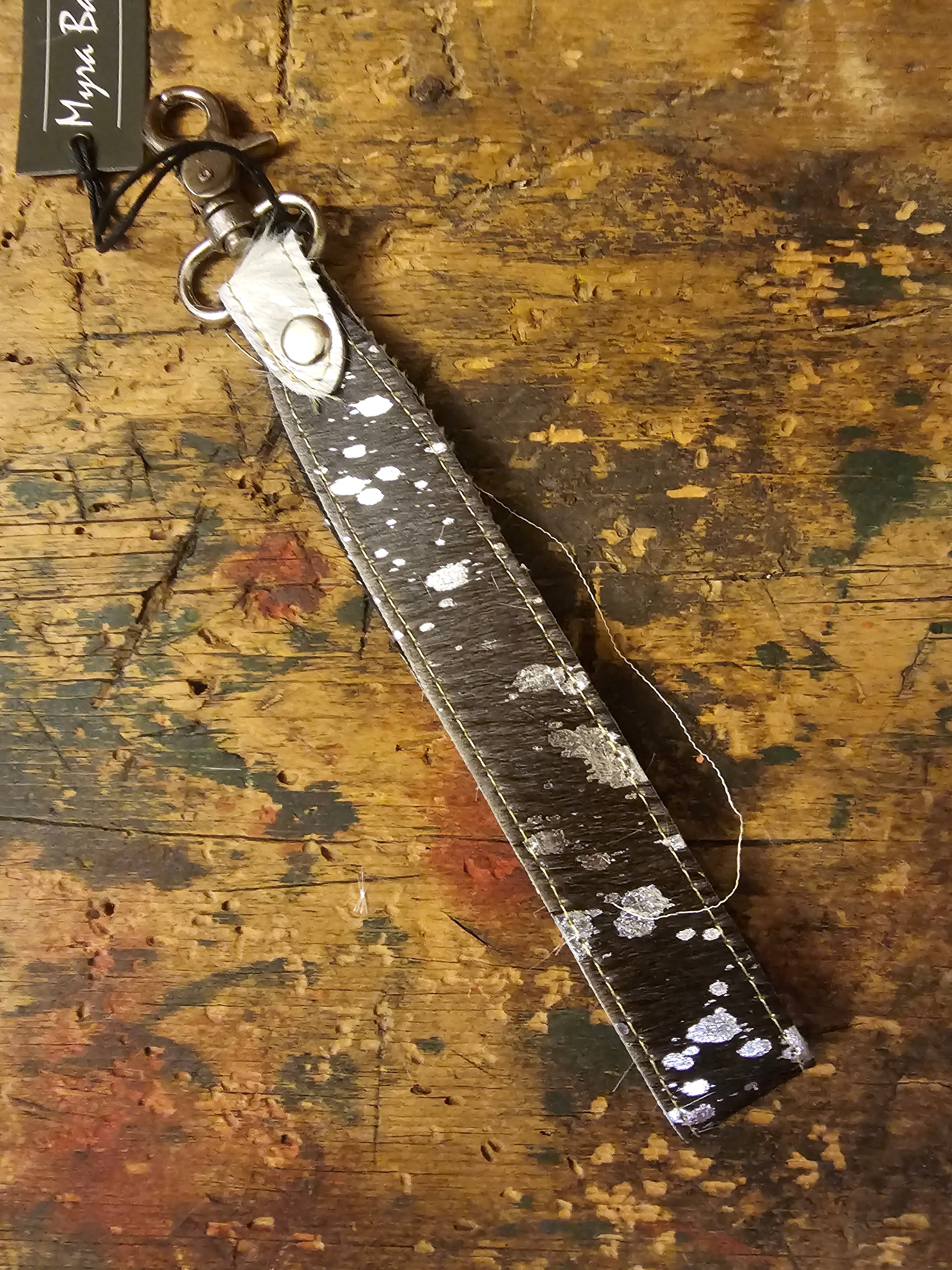 Bullrun Hill Key Fob Black & White – Western Iron